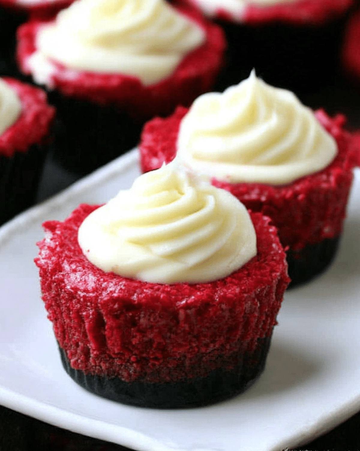 Mini Red Velvet Cheesecake – Creamy, Easy & Delicious (2026)